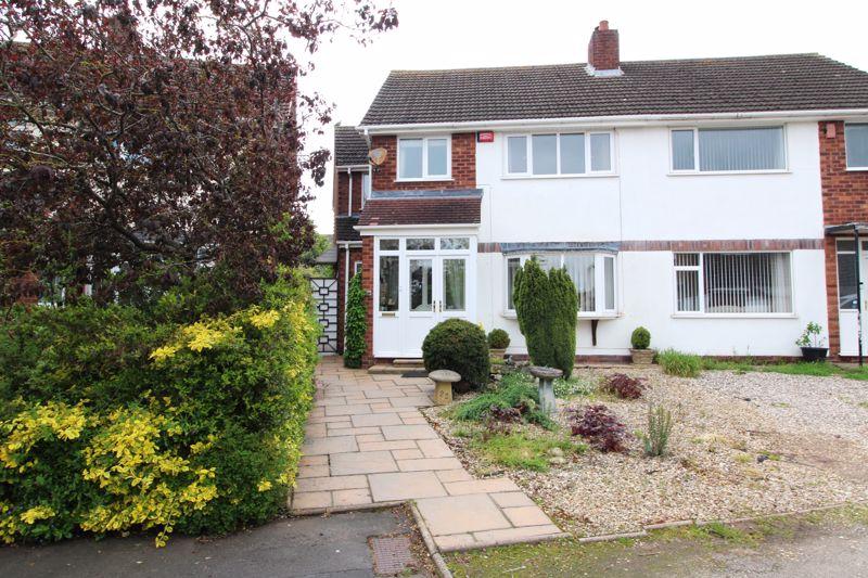 Westwick Close Stonnall Ws9 9ea 4 Bed Semi Detached House £370 000