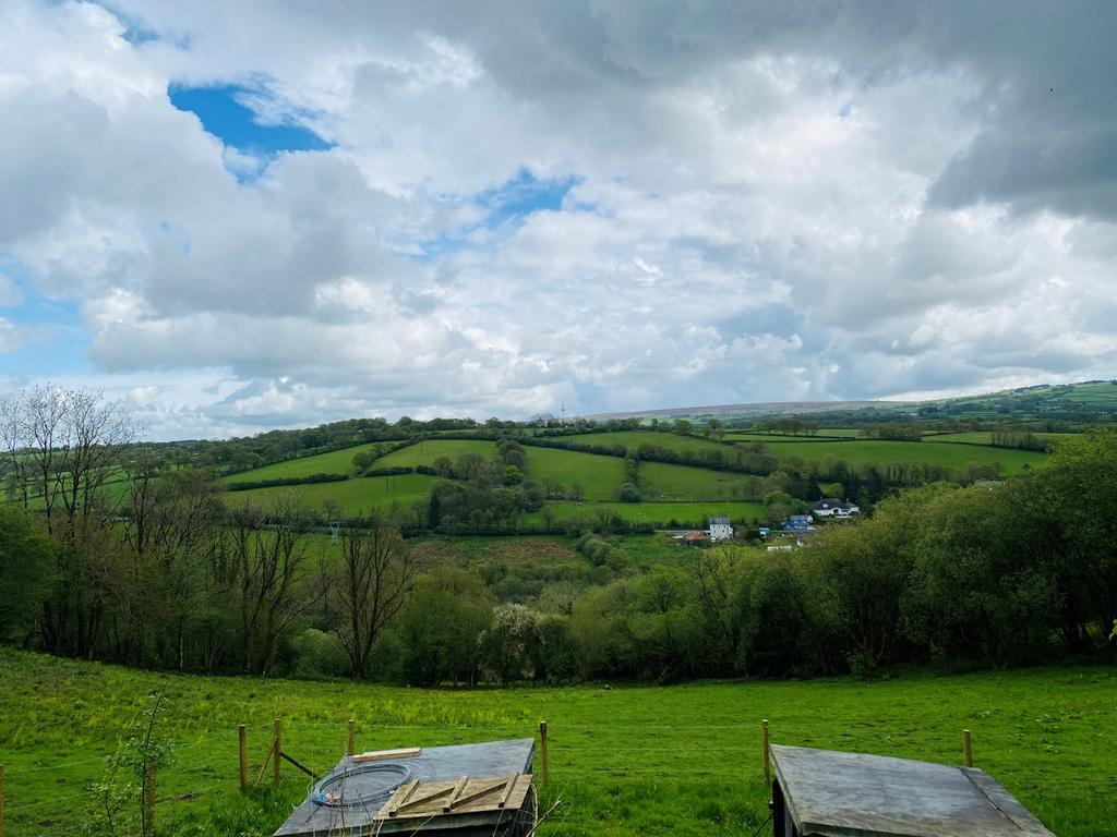 Pencader, SA39 3 bed property with land - £700,000