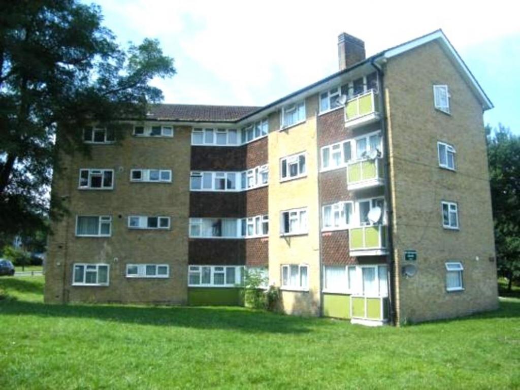 Fir Tree Gardens Croydon CR0 3 bed ground floor flat - £252,500
