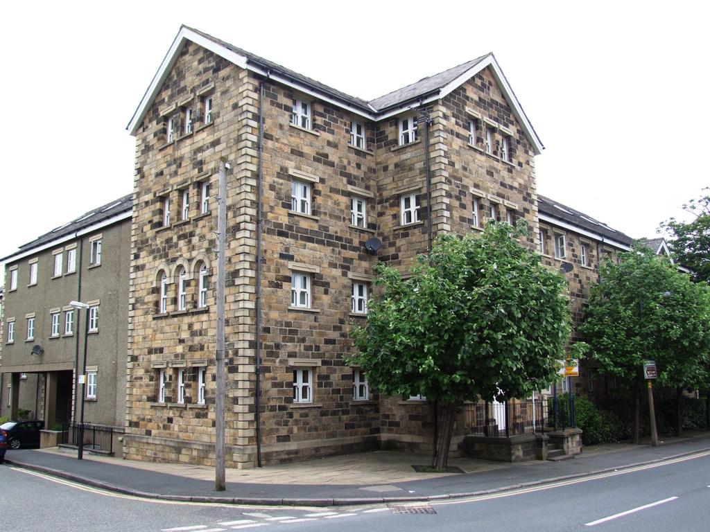 Bay View Court, Station Road... 1 bed flat - £675 pcm (£156 pw)