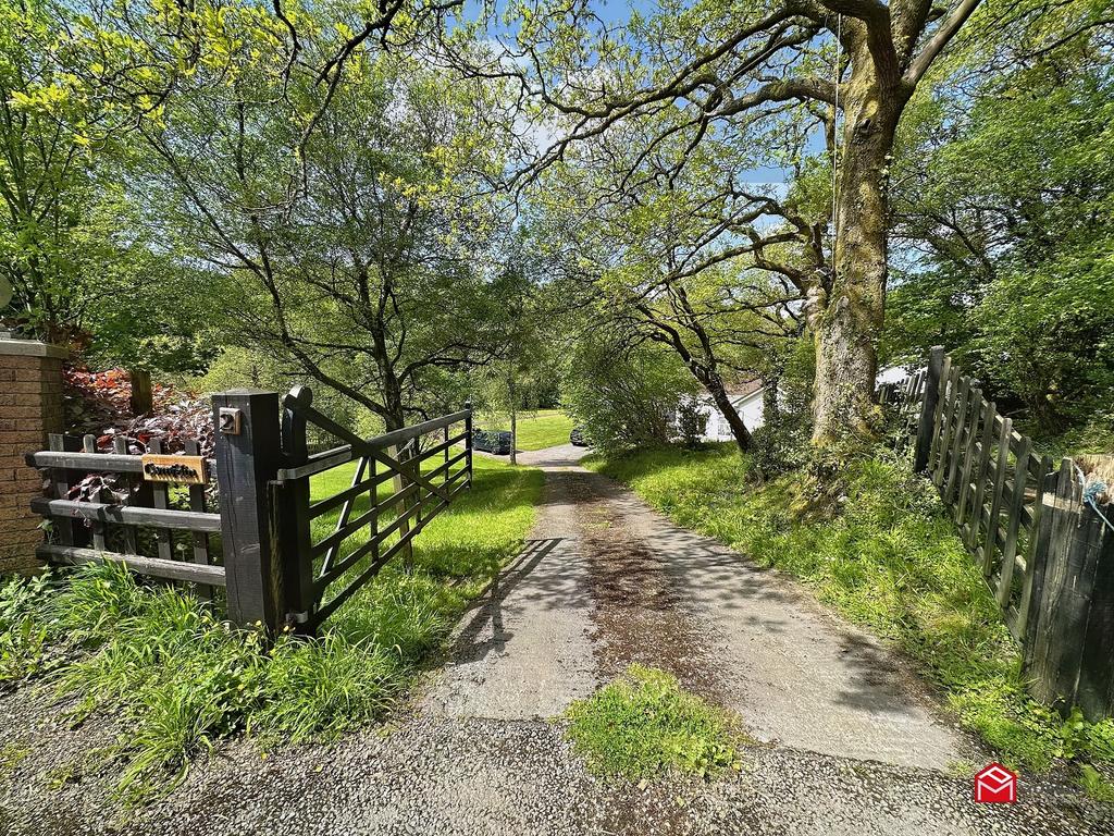 2 The Cwm, Bryncoch, Neath, Neath Port Talbot. SA10 7YG 4 bed detached ...