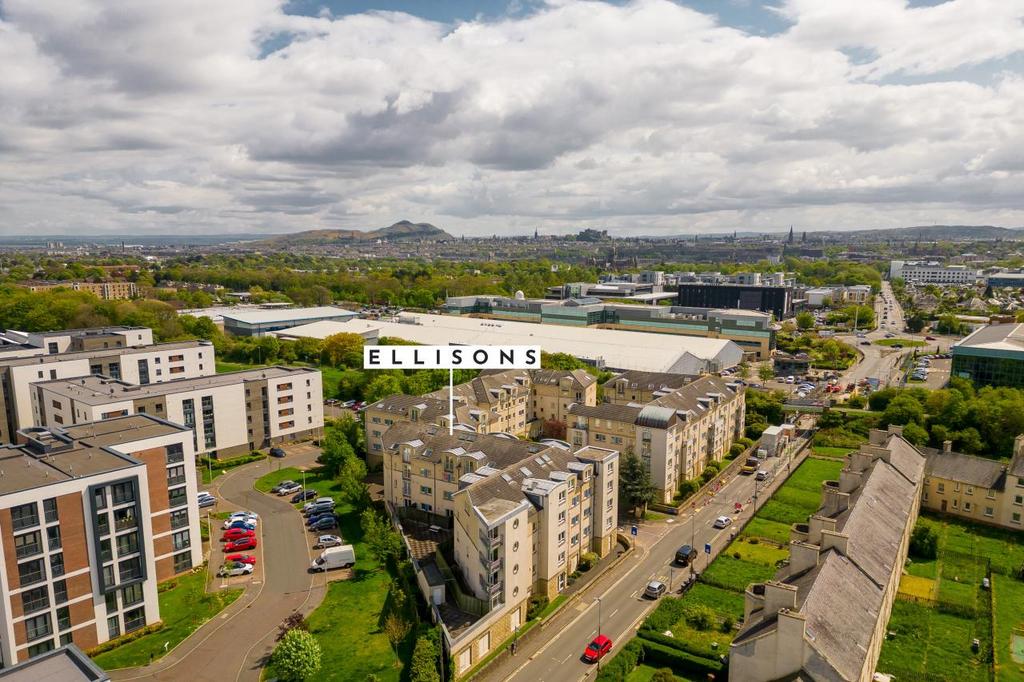 Crewe Road North, North Fettes 3 bed apartment - £350,000