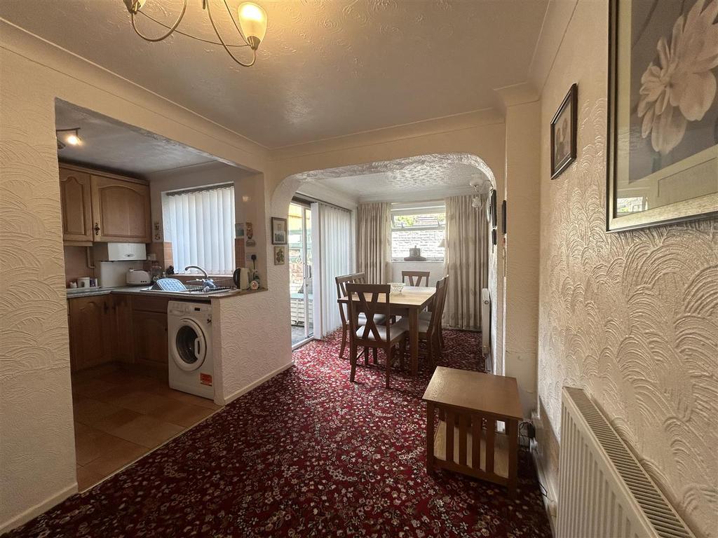 Halesowen Road Cradley Heath 3 Bed Semi Detached House For Sale £220 000
