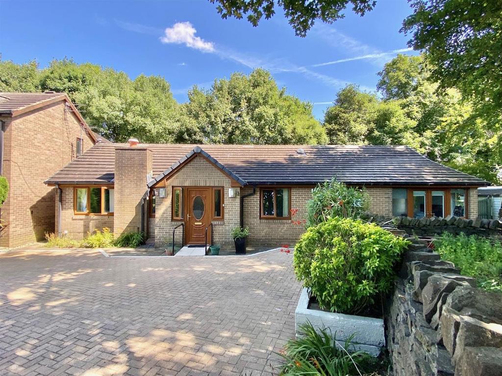 St Giles Close Brighouse 5 bed detached bungalow - £365,000