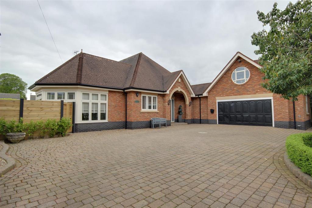 The Park, Kemp Road, Swanland 4 bed detached bungalow - £895,000