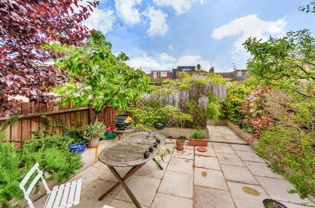 Glengall Road, London, NW6 5 bed terraced house - £5,500 pcm (£1,269 pw)