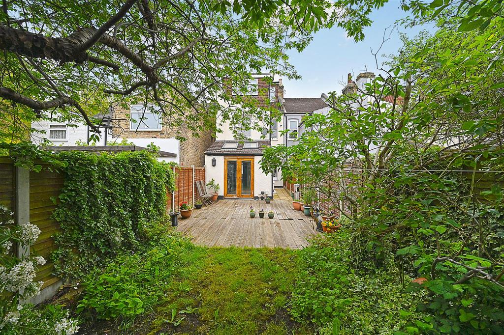 East Road, West Ham, E15 4 bed end of terrace house - £725,000
