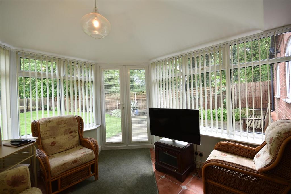 Cottage Lane, Collingham, Newark 3 bed detached house for sale - £389,950
