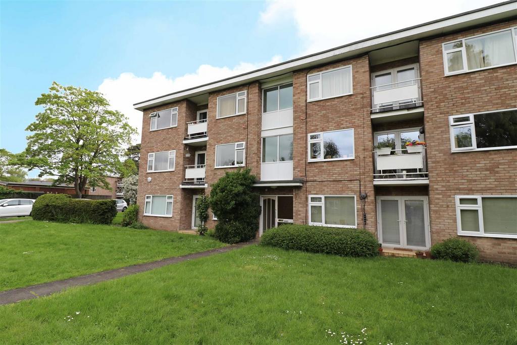 St. Johns Court, Warwick 2 bed flat for sale - £175,000