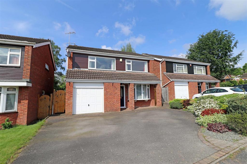 Sutherland Close Warwick 4 Bed Detached House For Sale £400 000