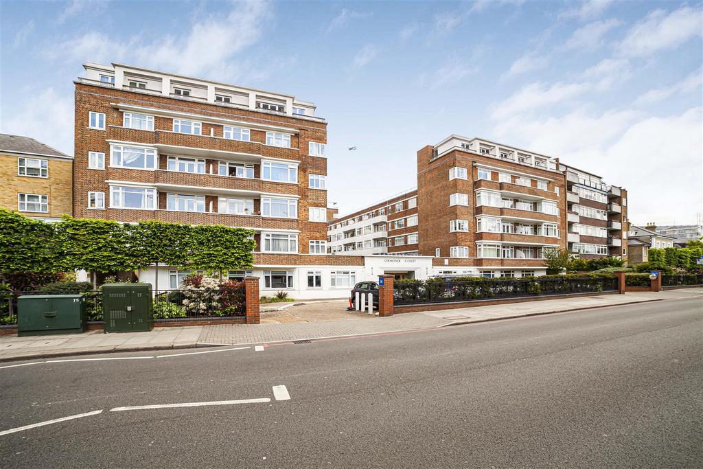 Upper Richmond Road, SW15 3 bed flat - £475,000