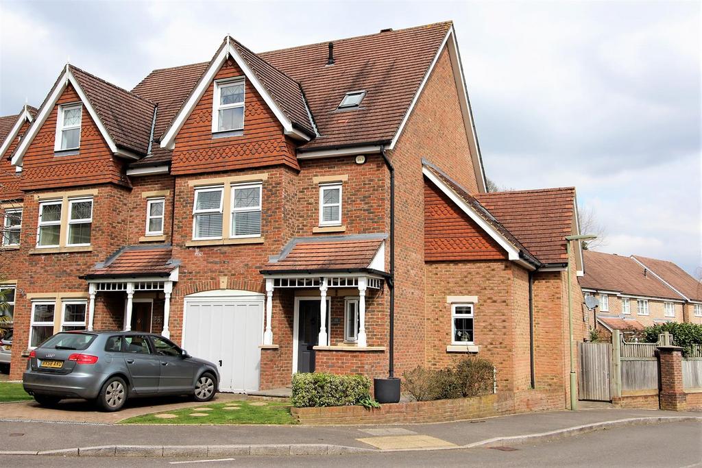 Water Mead, Chipstead 4 bed semi-detached house - £650,000
