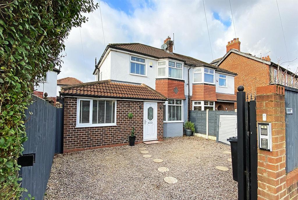 Heyes Lane, Timperley 4 bed semi-detached house - £460,000
