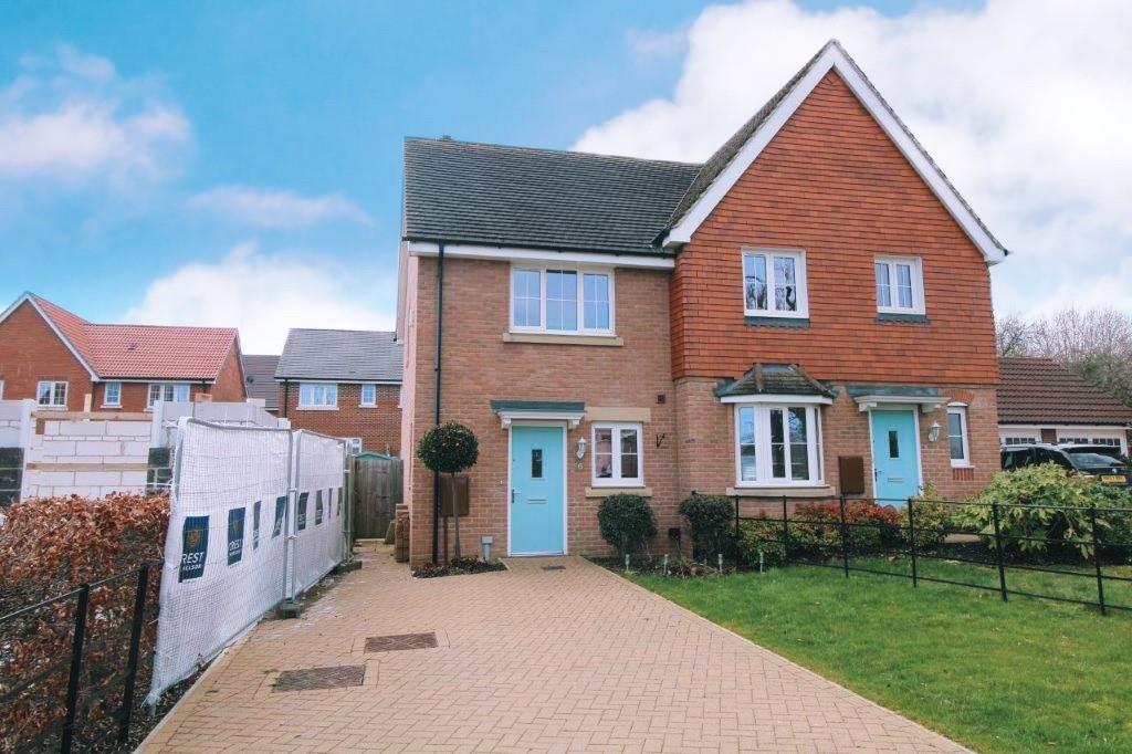 Abbotsbury Drive, Daventry 2 bed house - £247,500