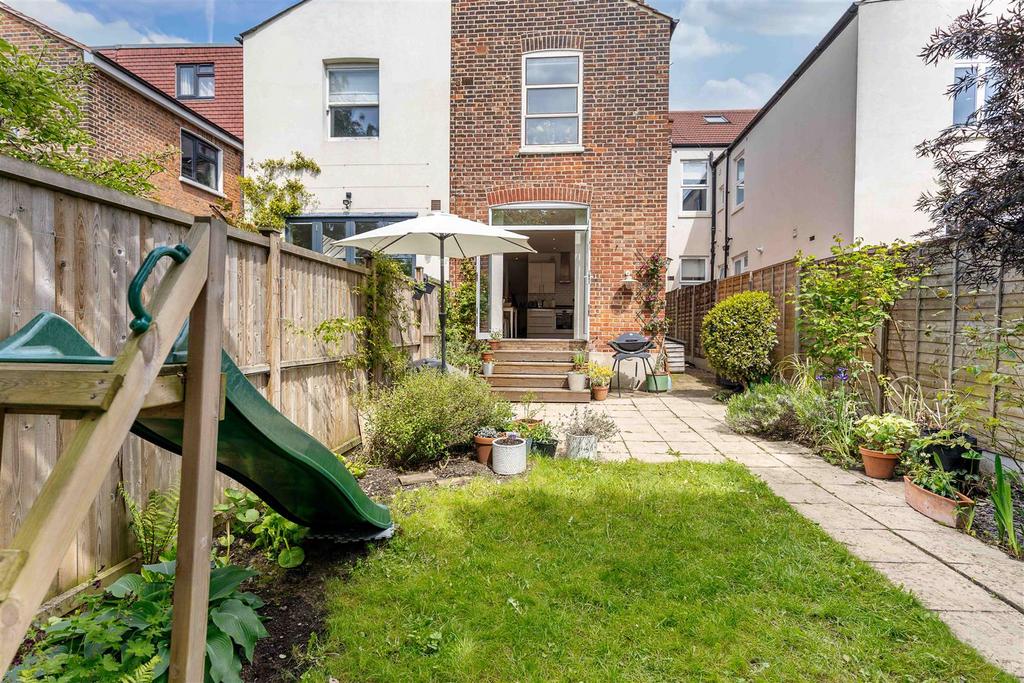 Palermo Road, Kensal Rise NW10 2 bed flat - £575,000