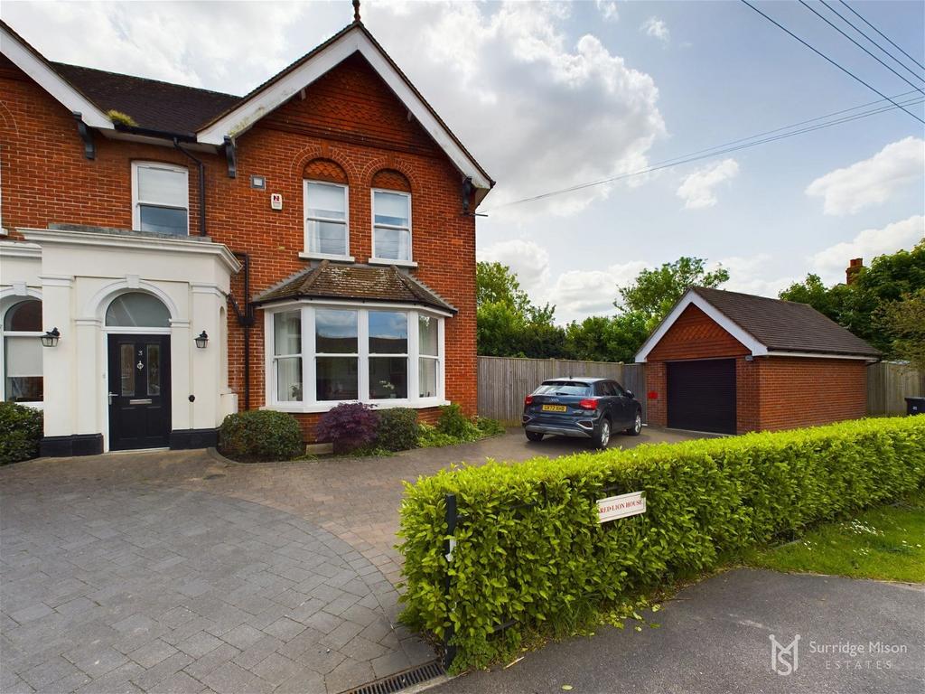 Hailsham BN27 3 bed end of terrace house - £525,000
