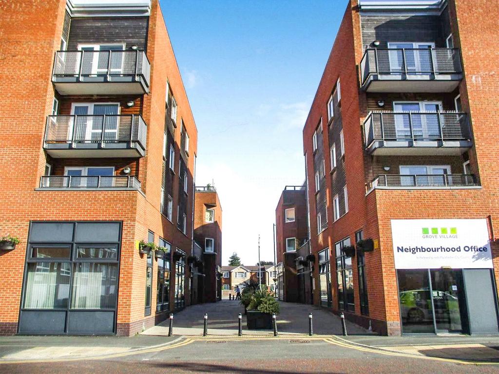 170 Stockport Road, Grove Village... 2 bed apartment - £1,050 pcm (£242 pw)