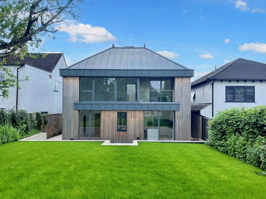 Bellmount Wood Avenue, Cassiobury... 5 bed detached house - £1,150,000