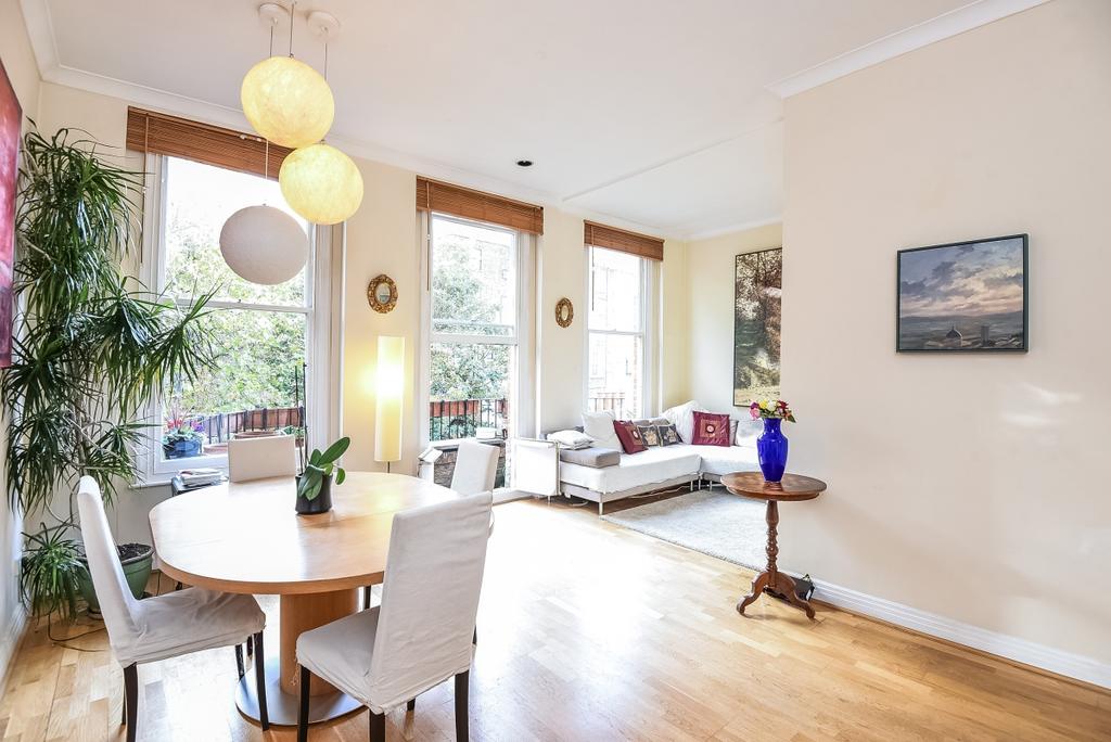 Courtfield Road South Kensington SW7 2 bed apartment - £3,500 pcm (£808 pw)