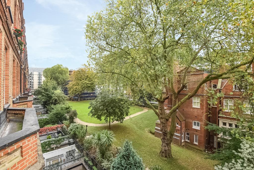 Courtfield Road South Kensington SW7 2 bed apartment - £3,500 pcm (£808 pw)