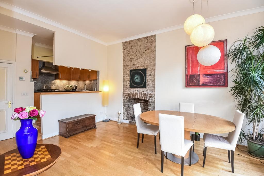 Courtfield Road South Kensington SW7 2 bed apartment - £3,500 pcm (£808 pw)