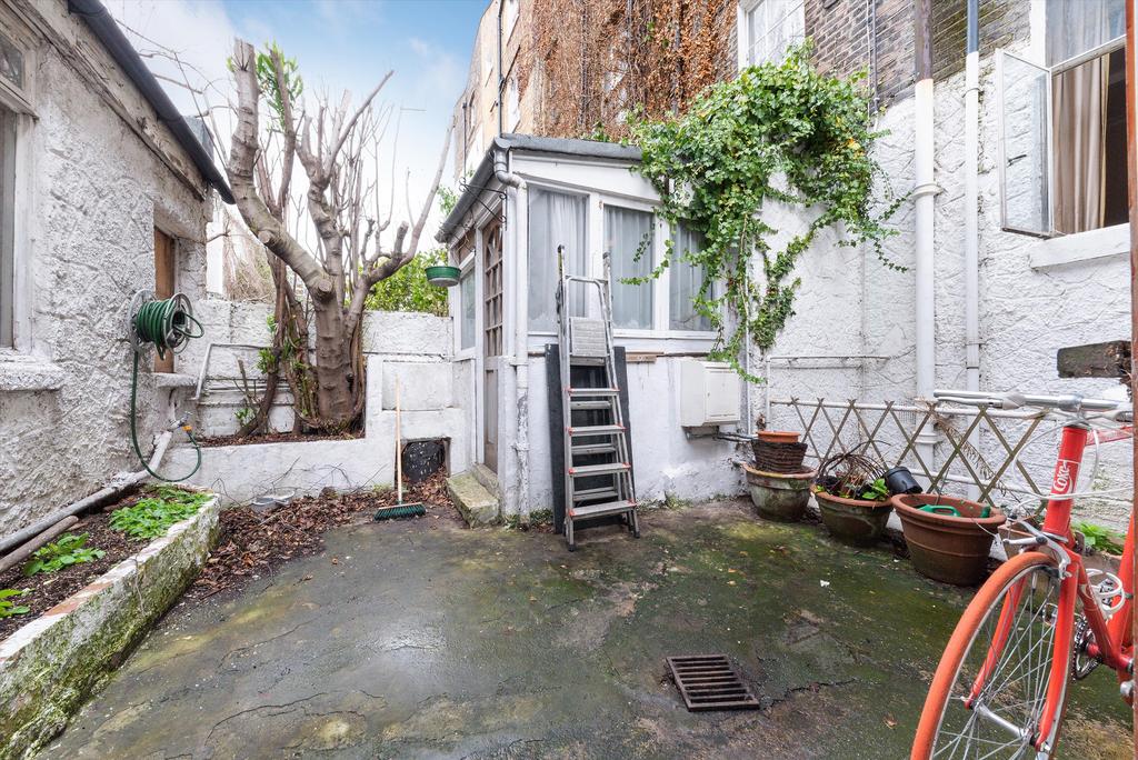 Wilmington Square, London, WC1X 3 bed maisonette - £1,100,000