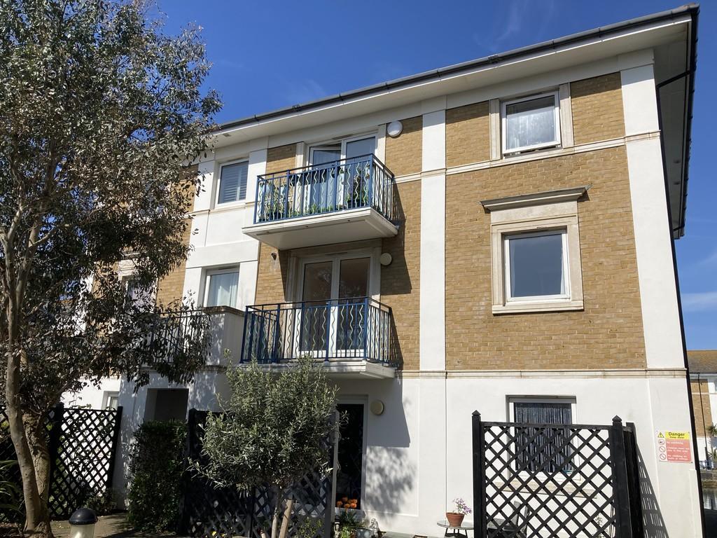 Hamilton Court, Brighton Marina... 2 bed apartment - £265,000