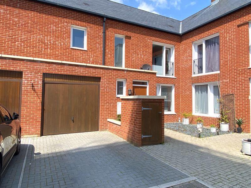 Whitecroft Park, Newport 3 bed terraced house - £1,250 pcm (£288 pw)