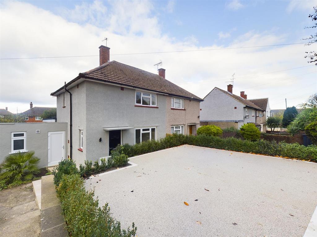 Headley Drive, New Addington... 3 bed semi-detached house - £499,950