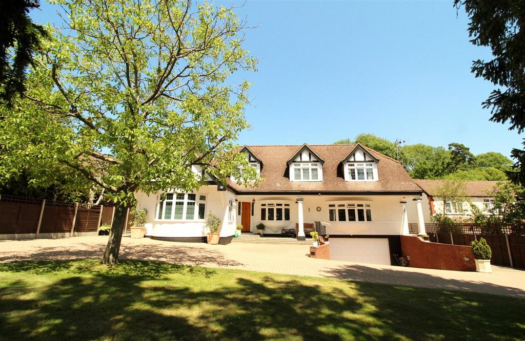 Georges Wood Road, Brookmans Park AL9 5 bed detached house - £1,895,000