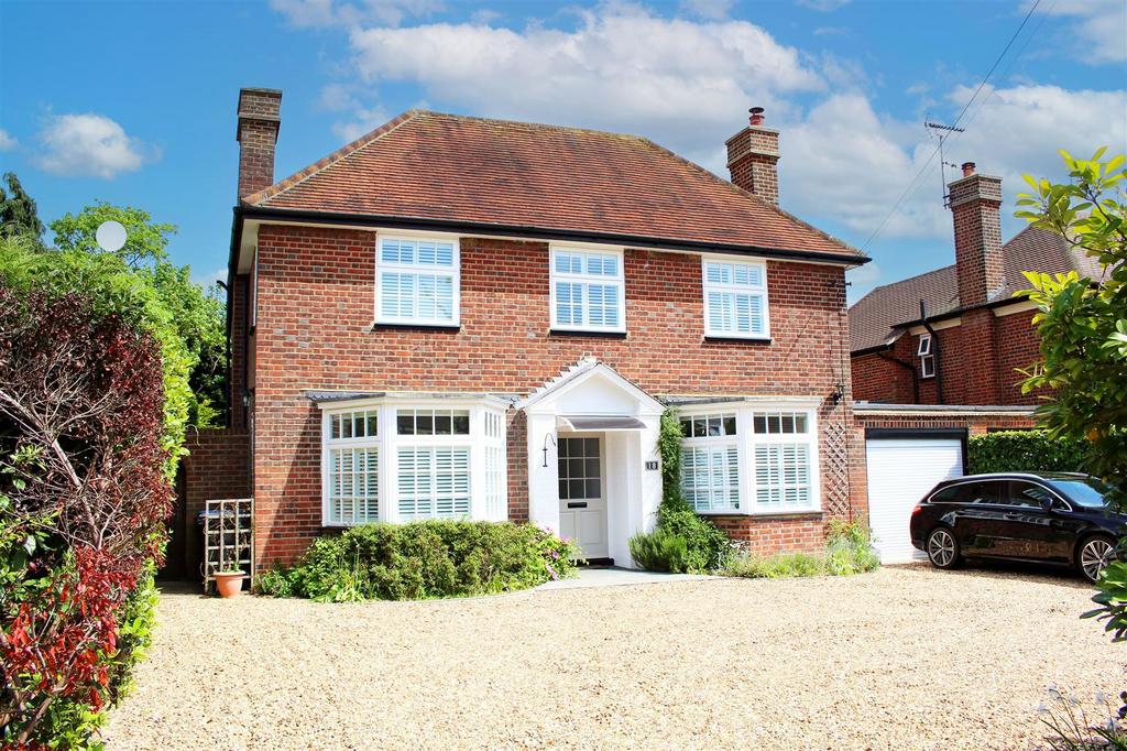 Bluebridge Road, Brookmans Park AL9 4 bed detached house - £1,350,000