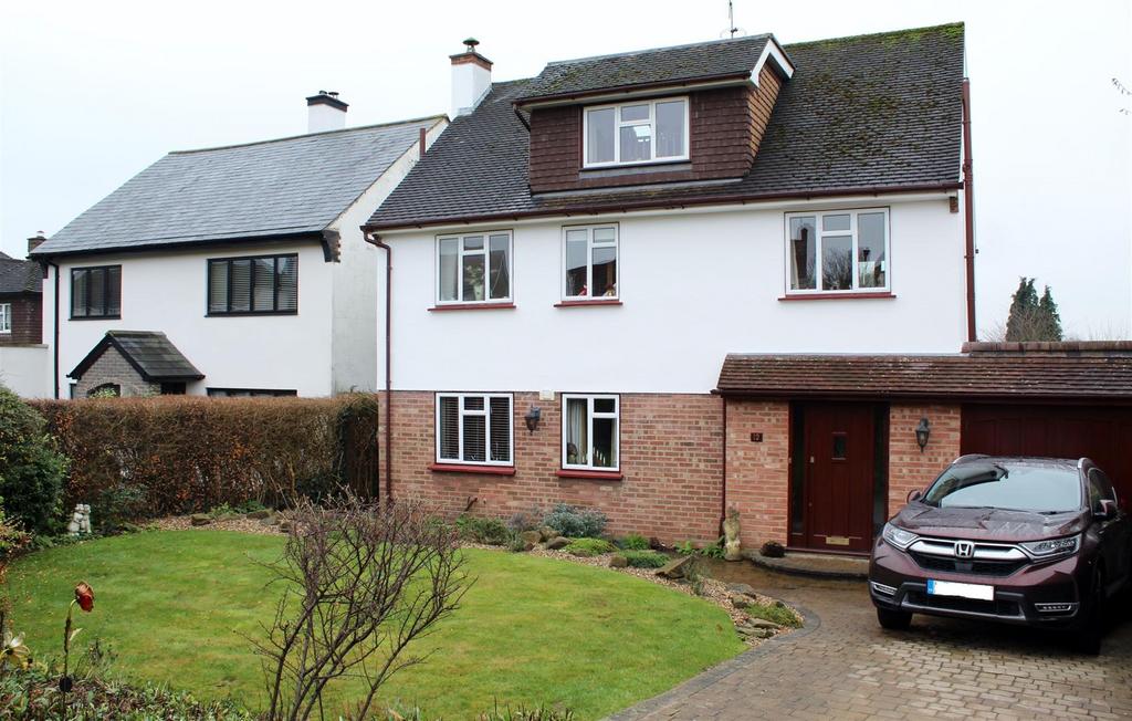 Calder Avenue, Brookmans Park AL9 4 bed detached house - £1,050,000
