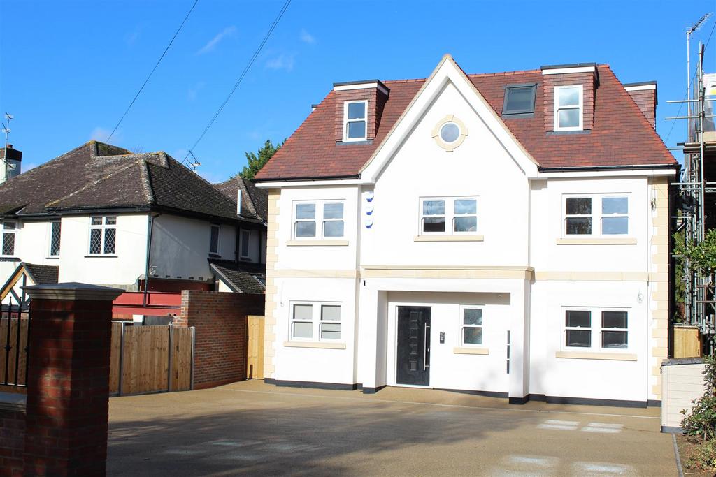 BROOKMANS AVENUE, BROOKMANS PARK AL9 3 bed flat - £1,095,000