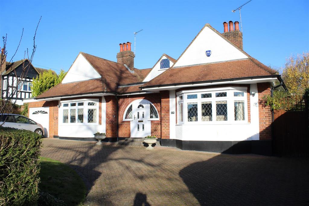 Heath Drive, Potters Bar EN6 3 bed detached bungalow - £985,000