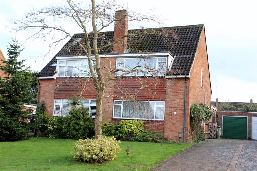 Robert Close, Potters Bar EN6 3 bed house - £525,000