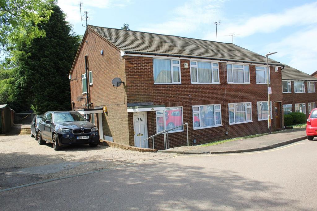 St. Vincents Way, Potters Bar EN6 2 bed maisonette - £215,000