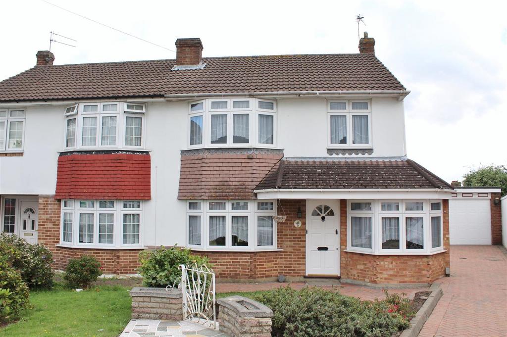 Salisbury Close, Potters Bar EN6 3 bed semi-detached house - £550,000