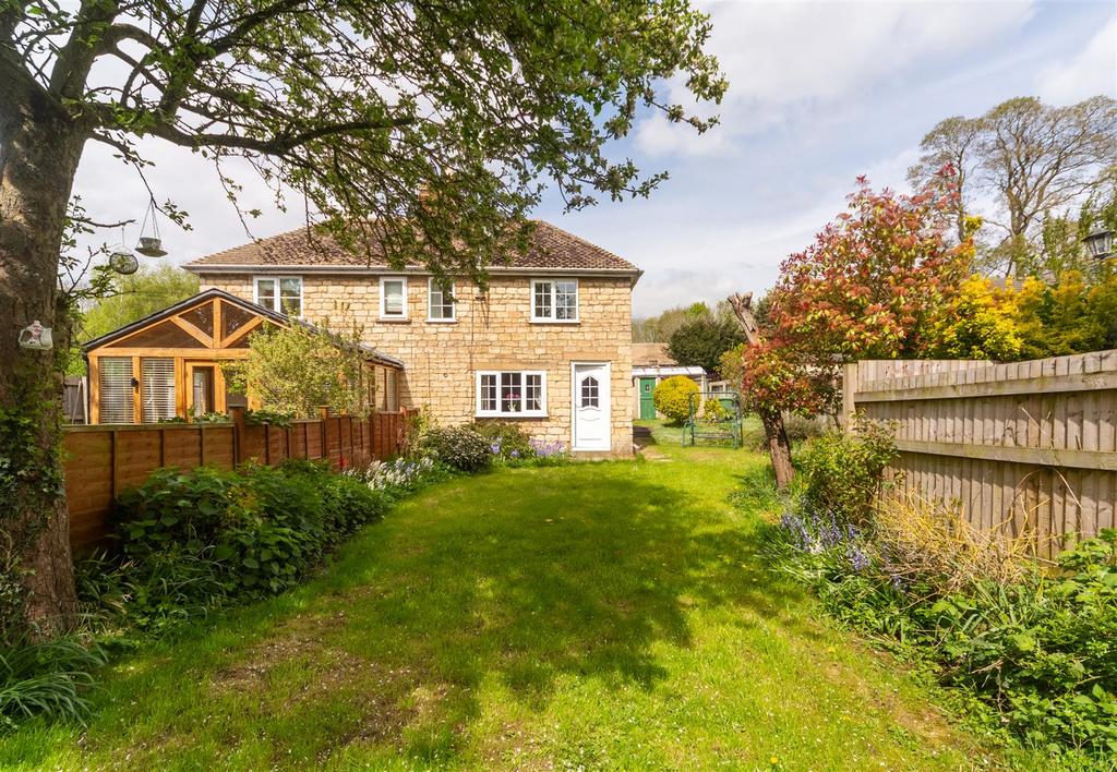 Pond Lane, Greetham, Rutland 2 bed semi-detached house - £200,000