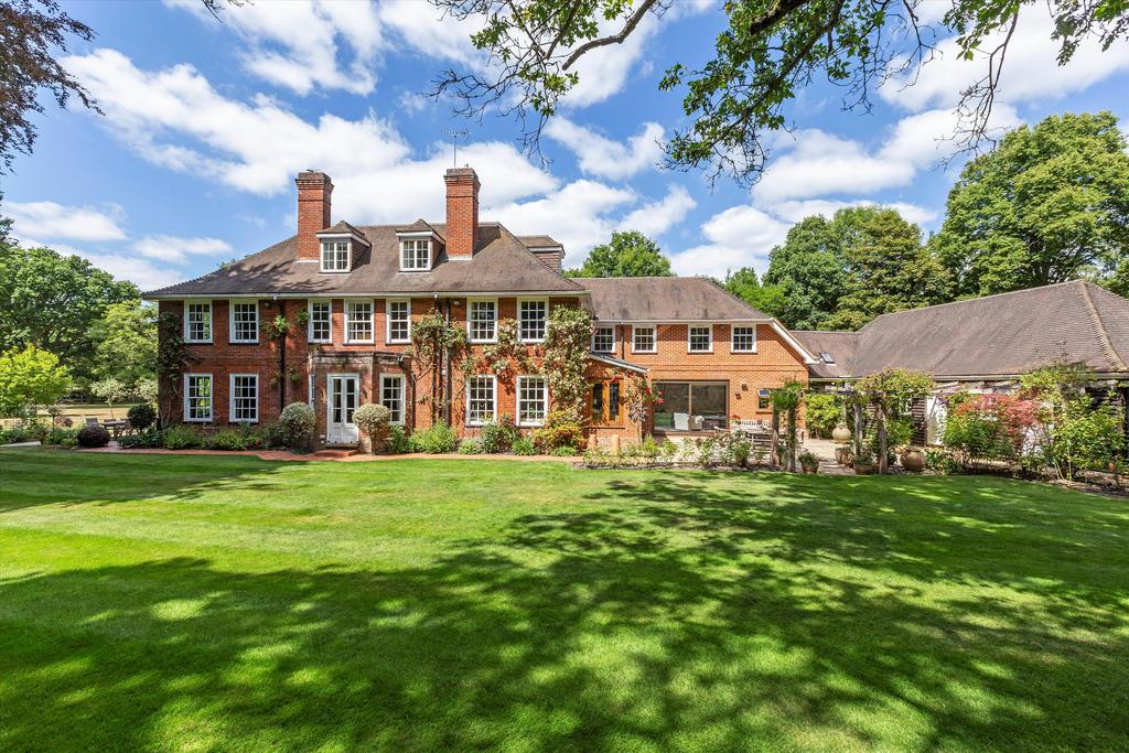 Coopers Hill, Eversley, Hook, Hampshire, RG27 6 bed detached house for ...