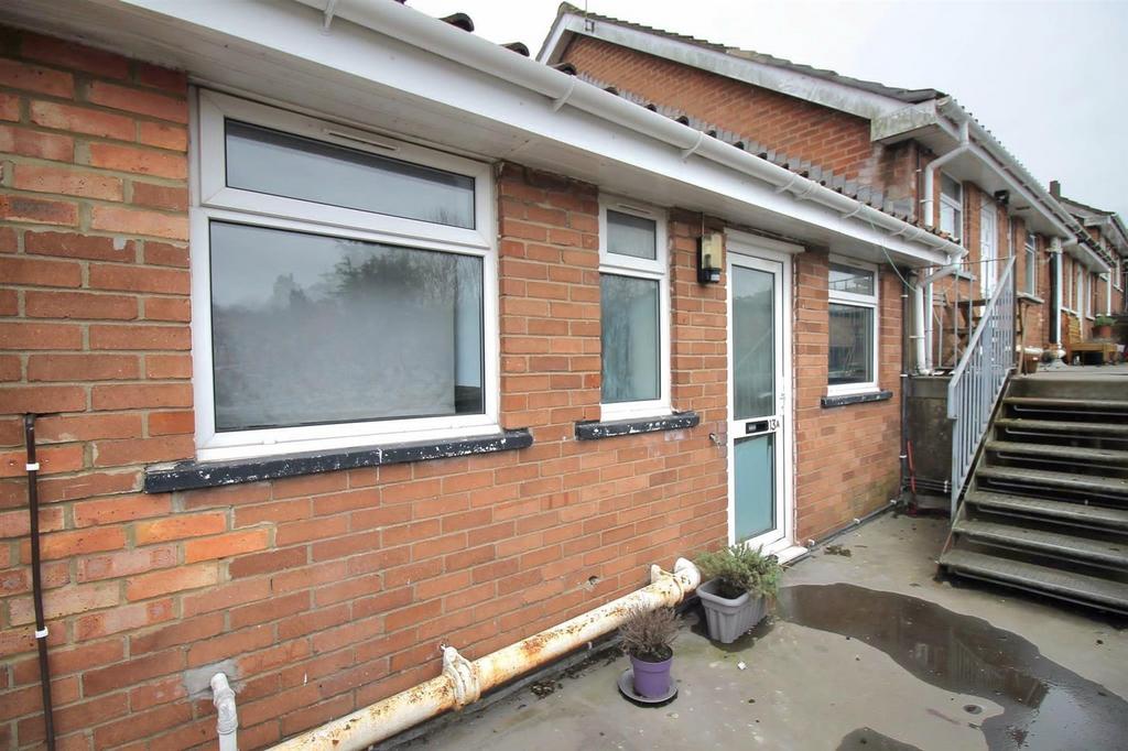 Clarendon Road, Penylan, Cardiff 2 bed flat - £900 pcm (£208 pw)