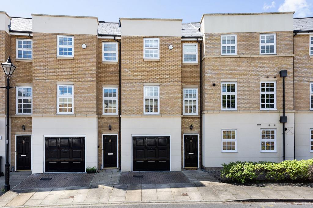 Bishopfields Drive, York, YO26 4 bed townhouse - £395,000