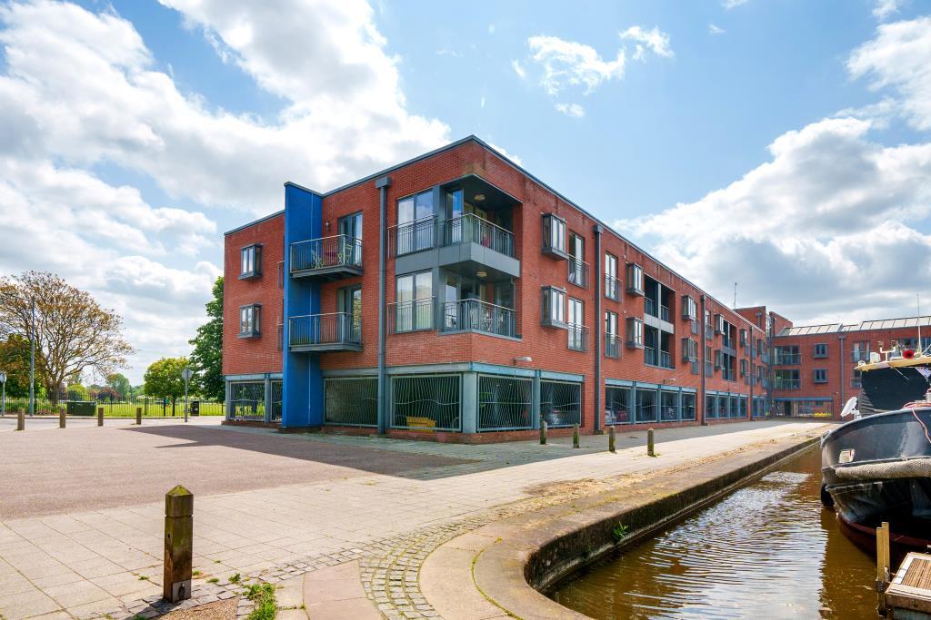Medina House, Diglis, Worcester, WR5 2 bed flat - £225,000