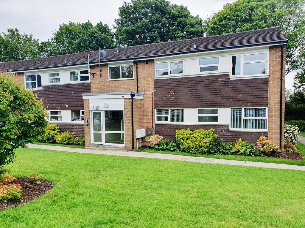 Moorland Close, Leeds LS17 2 bed apartment - £825 pcm (£190 pw)