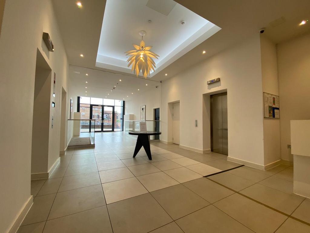 50 wellington street, Sl2 1 bed apartment - £1,150 pcm (£265 pw)