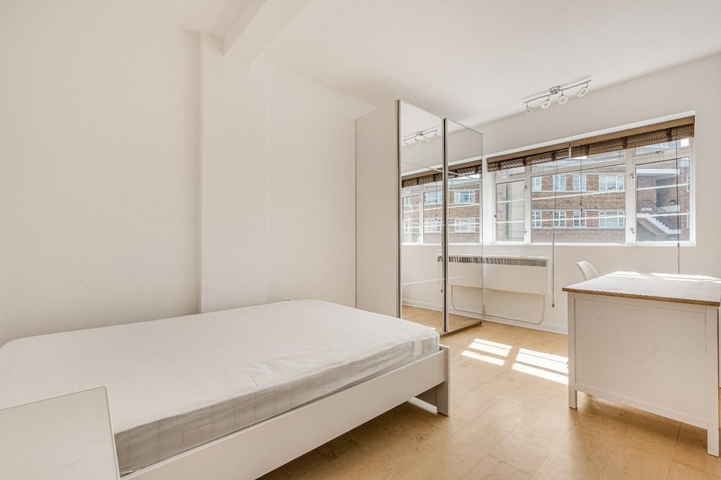 West Kensington Court, Edith Villas... 2 bed flat to rent - £2,600 pcm ...