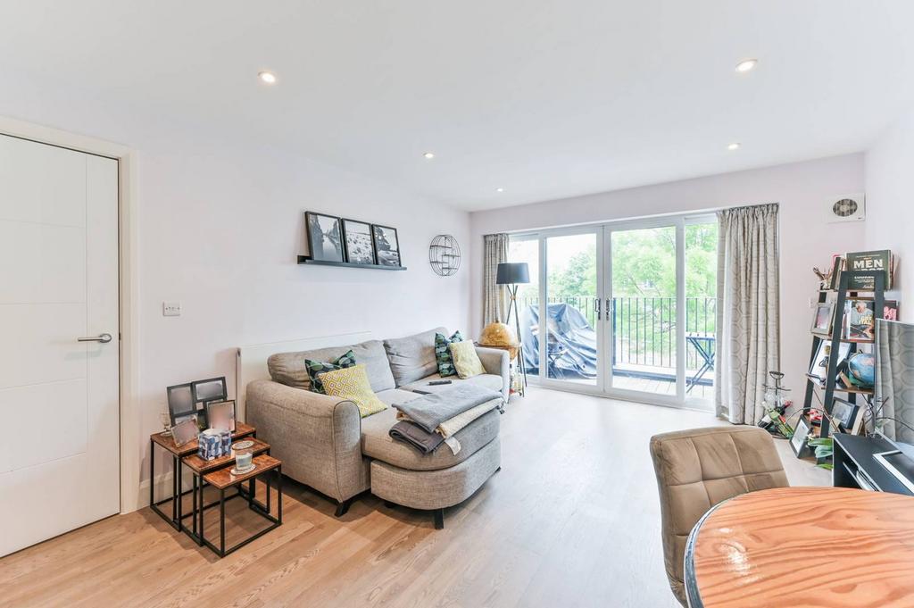 South Norwood Hill, London, SE25, South Norwood, London, SE25 2 bed ...
