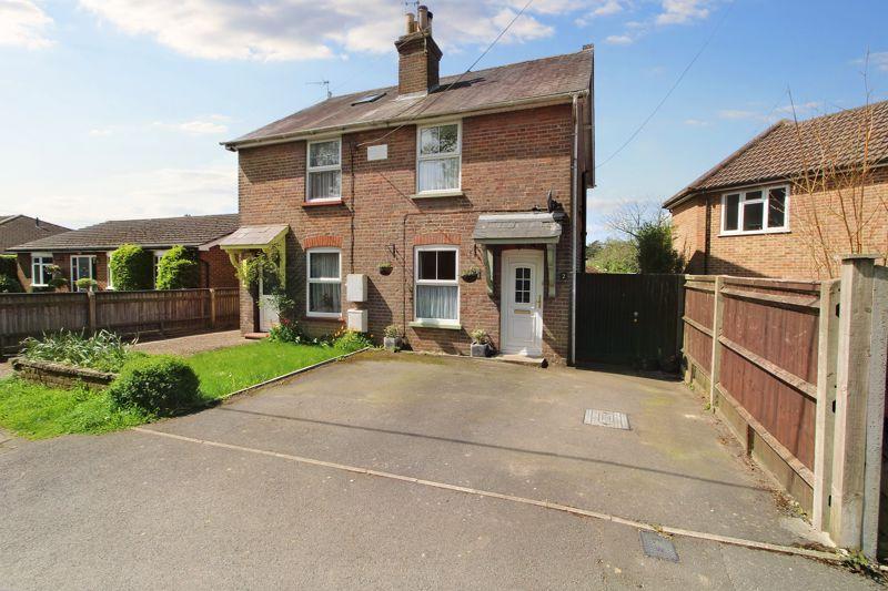New Pond Road, Holmer Green HP15 2 bed semi-detached house - £450,000