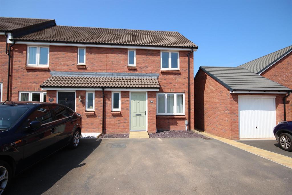 Buzzard Way, Cranbrook, Exeter 3 bed end of terrace house - £1,250 pcm ...