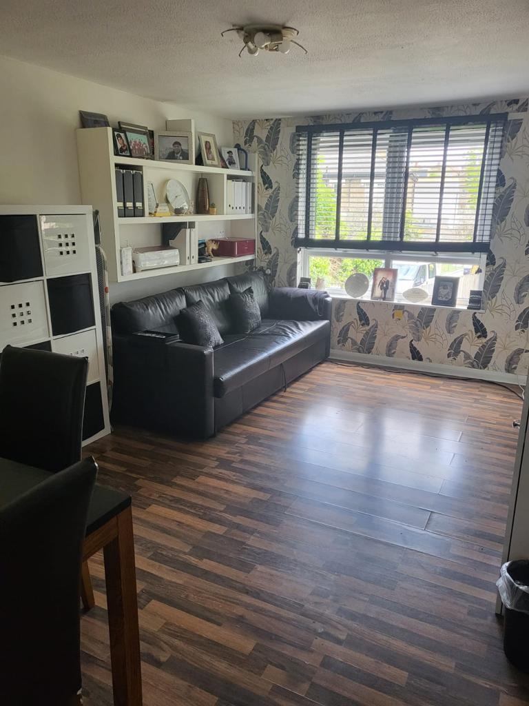 Flanders Crescent, London 1 bed flat - £1,600 pcm (£369 pw)