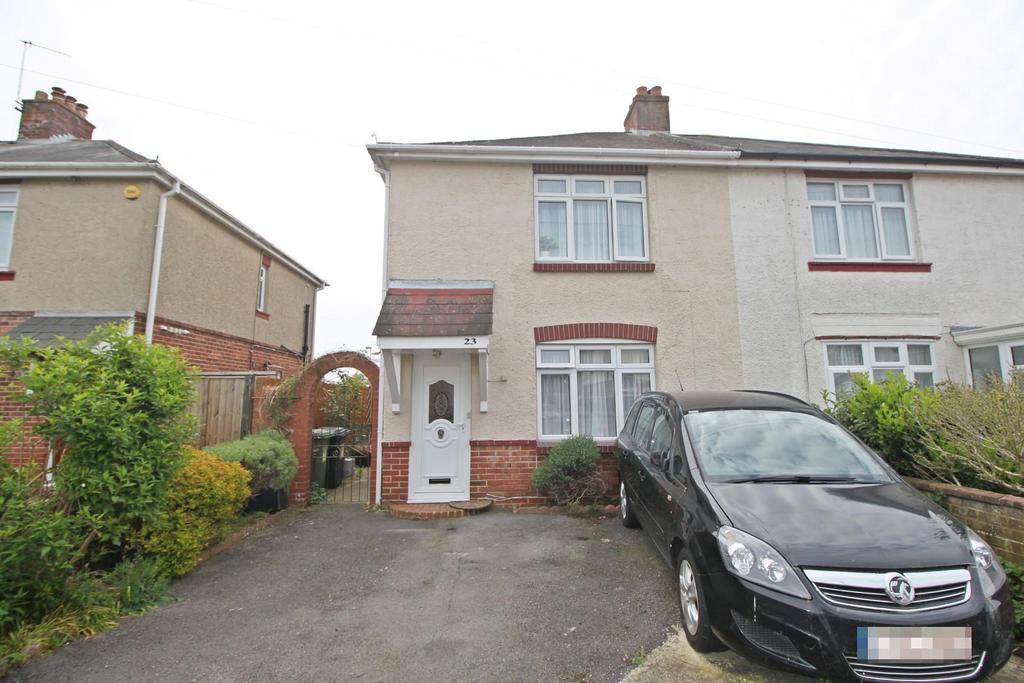 Hunt Avenue, Netley Abbey... 3 bed semi-detached house - £300,000
